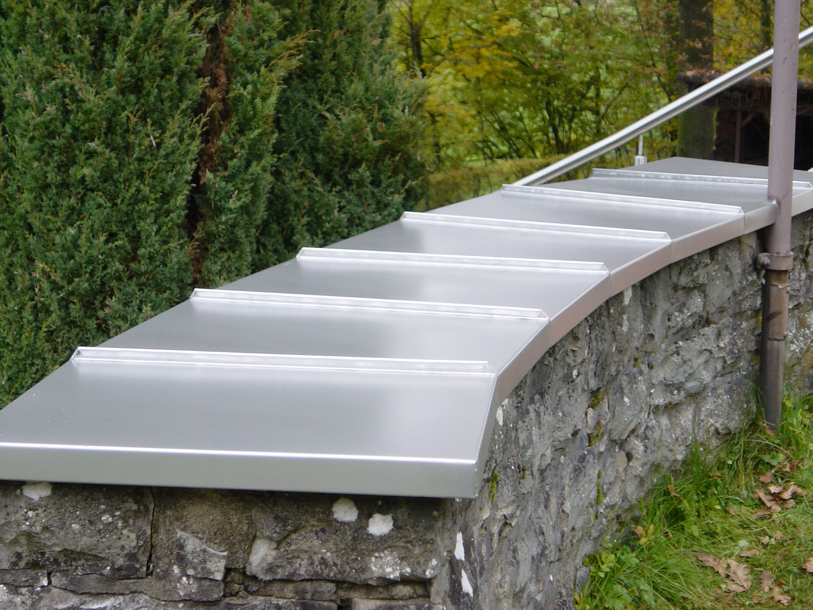 Mauerabdeckung in Edelstahl – Flaschnerei Kreß